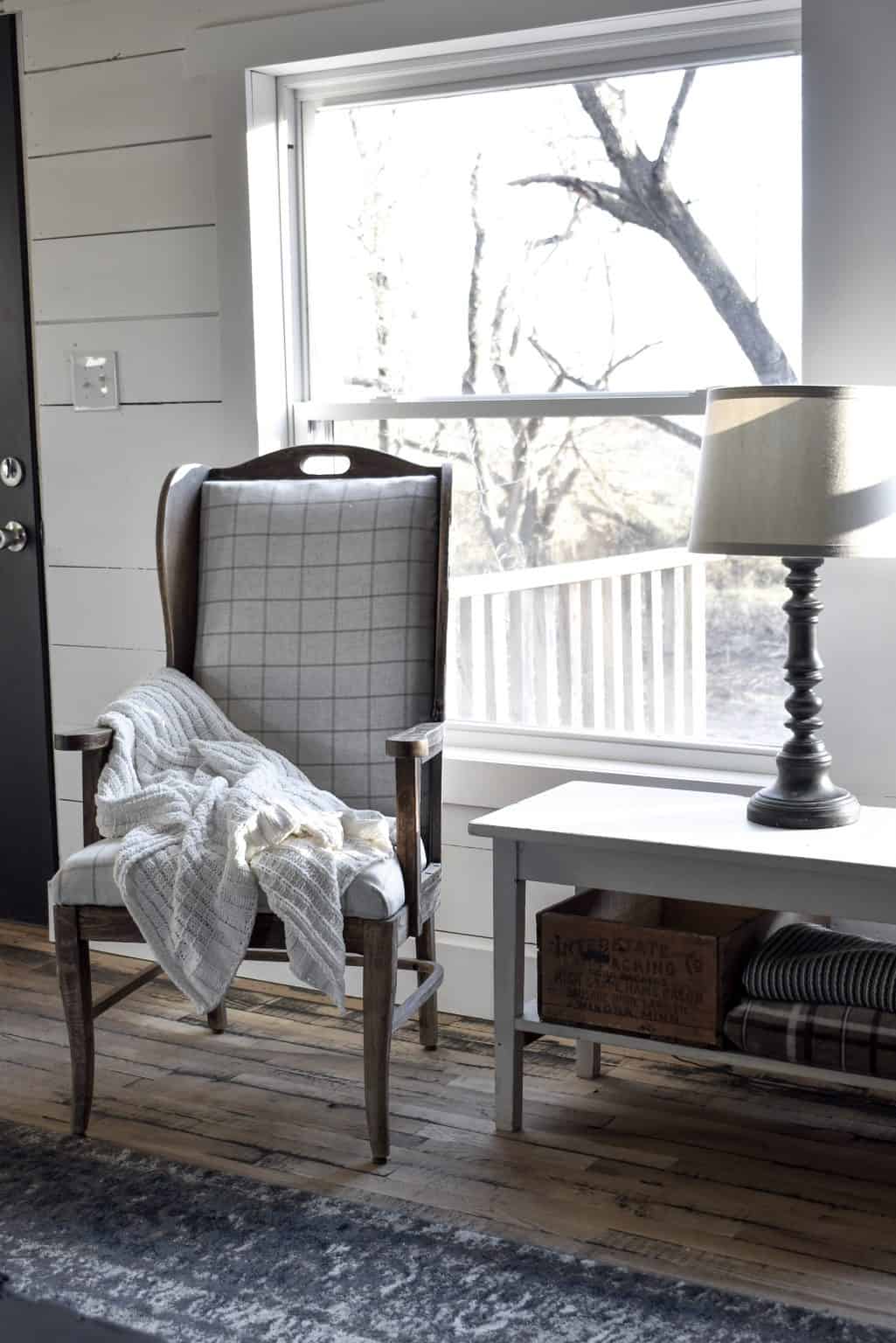 Simple Farmhouse Style Window Trim - Rocky Hedge Farm