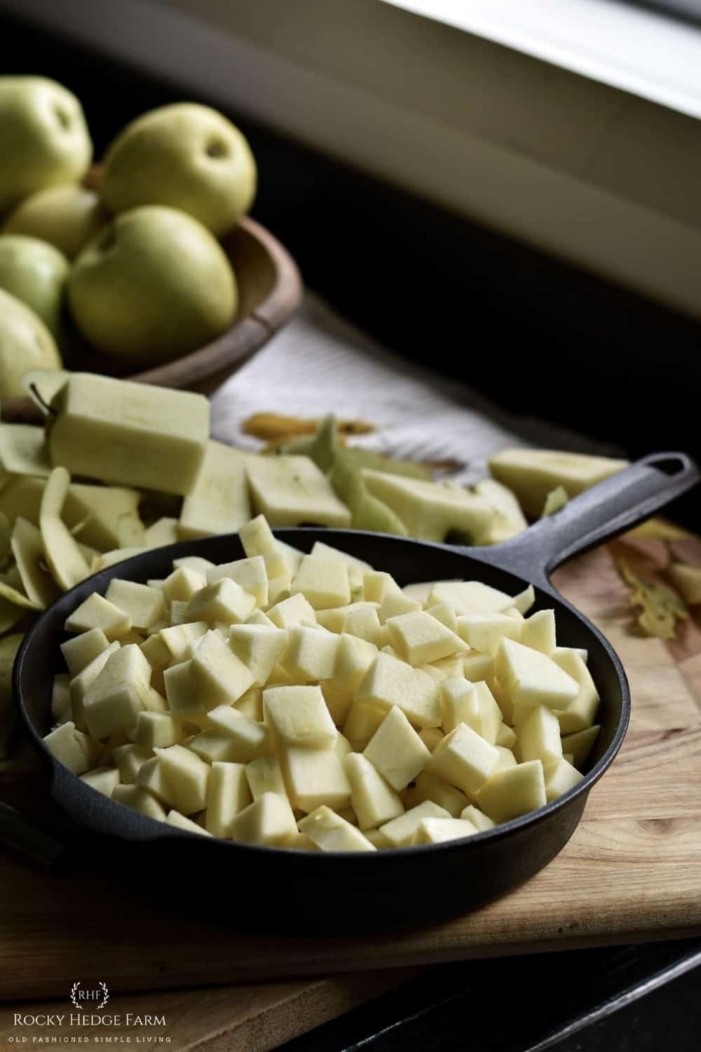 How to Make a Cast Iron Skillet Apple Pie - Rocky Hedge Farm