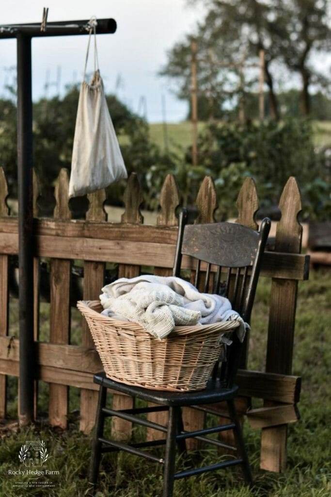 Hanging Clothes on the Line the Right Way - Rocky Hedge Farm